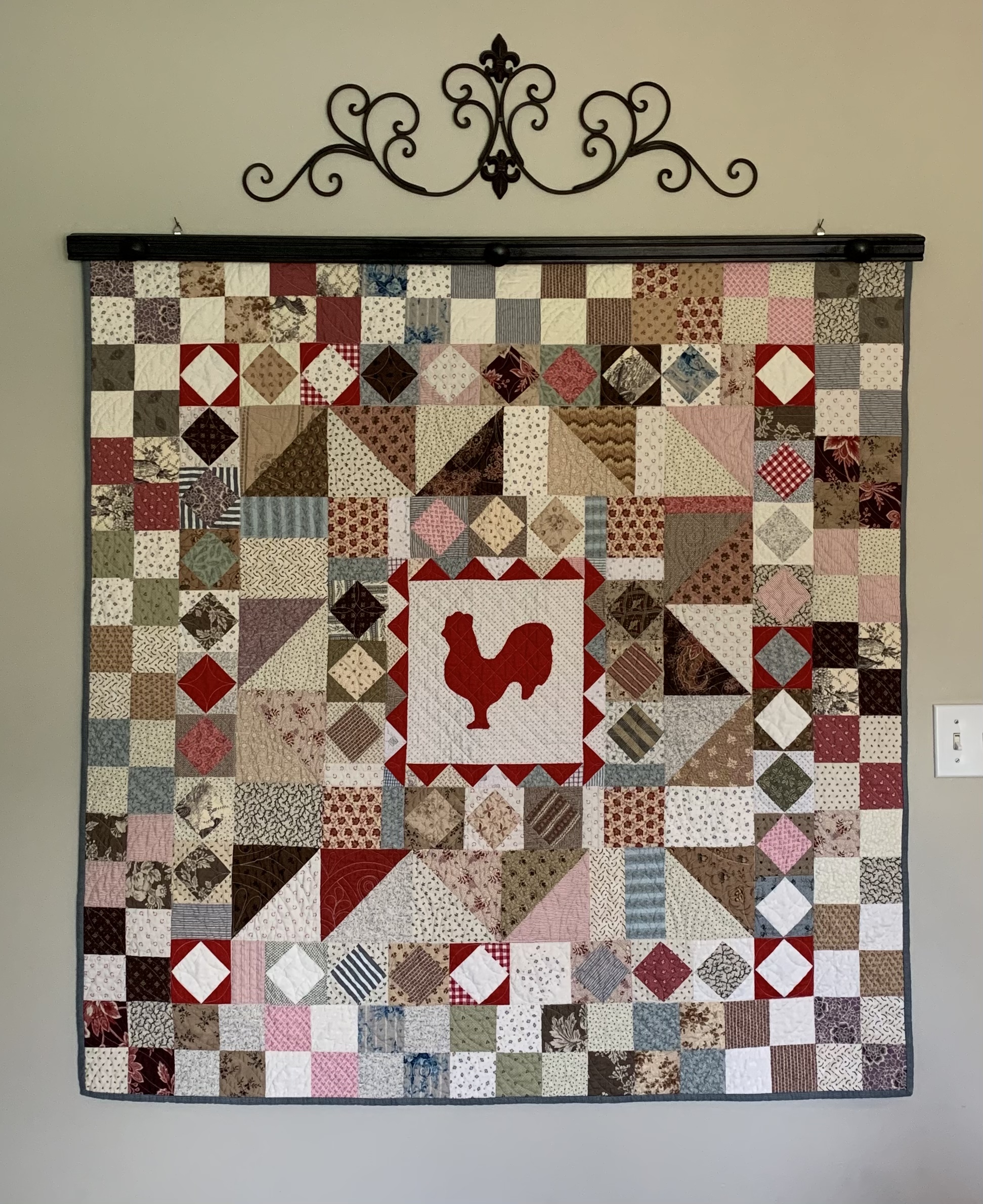 Finish It Up Friday ~ Amelia Brown’s Rooster Medallion | KatyQuilts